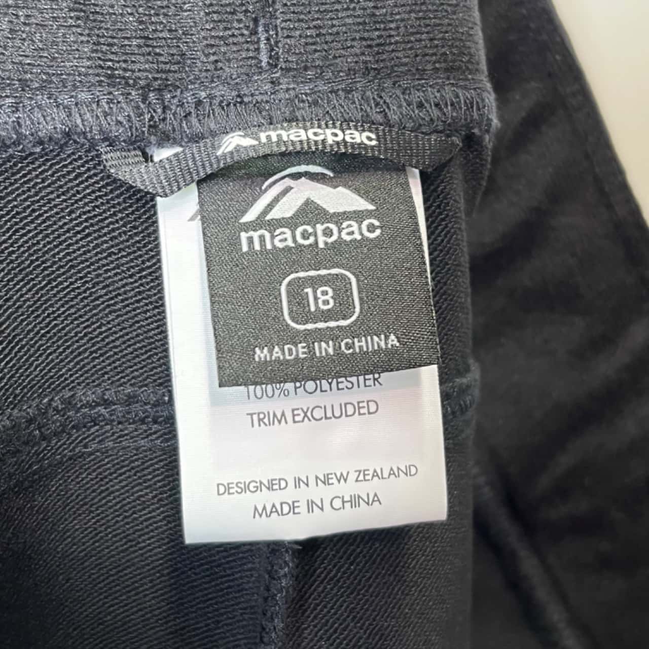 Macpac Womens Size 18 Pants Black (s)