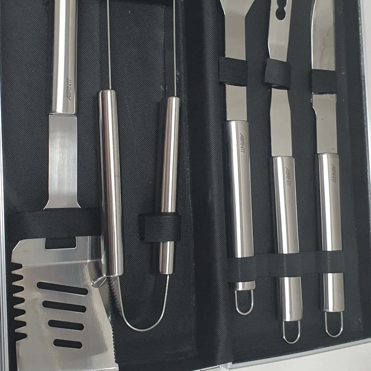 NOW REDUCED Avanti BBQ set in case(s)