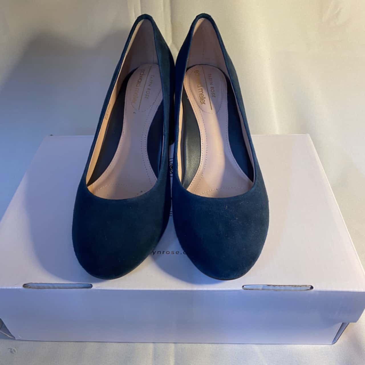 Womens Size 6.5 Navy Blue Taryn Rose Heels(s)
