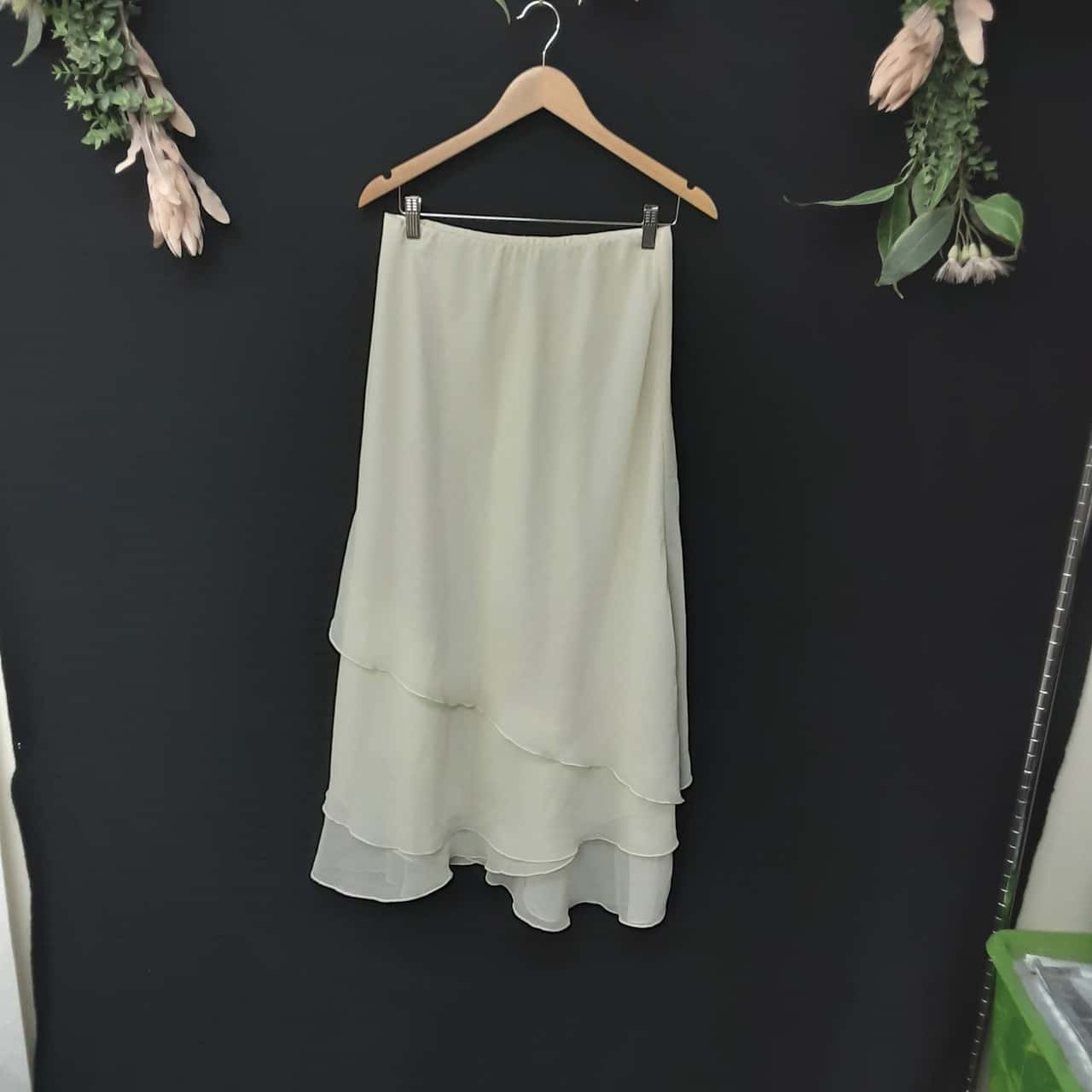 Monti Womens Size 12 Off White outfit(s)