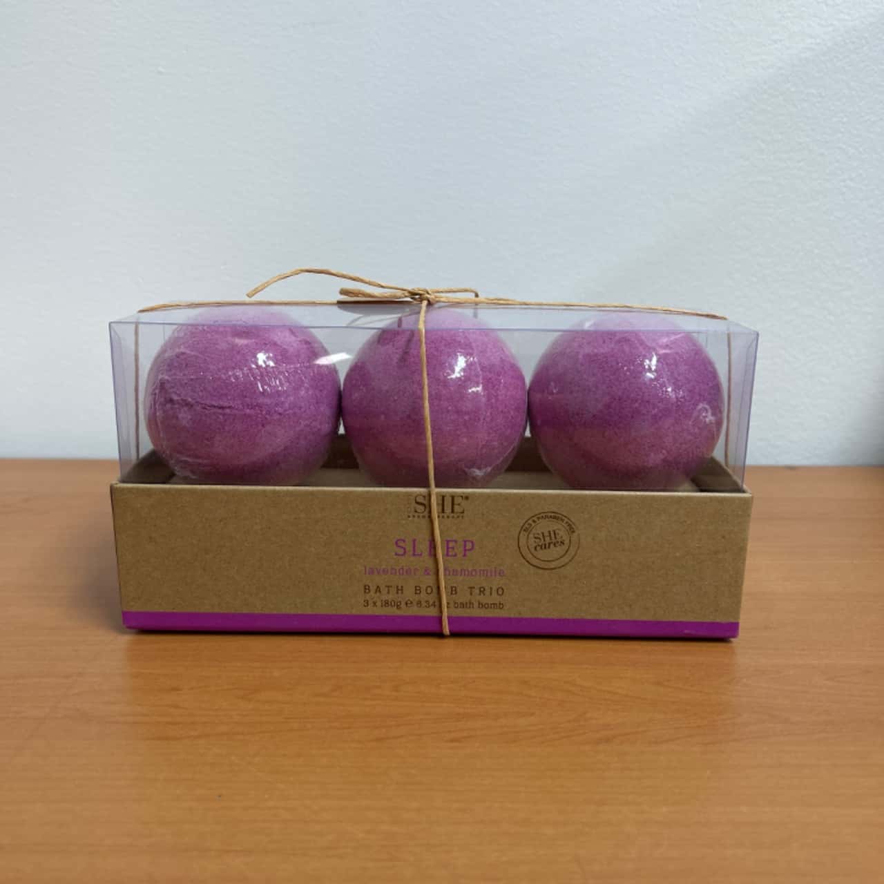 Om SHE Aromatherapy - lavender and chamomile bath bombs (s)