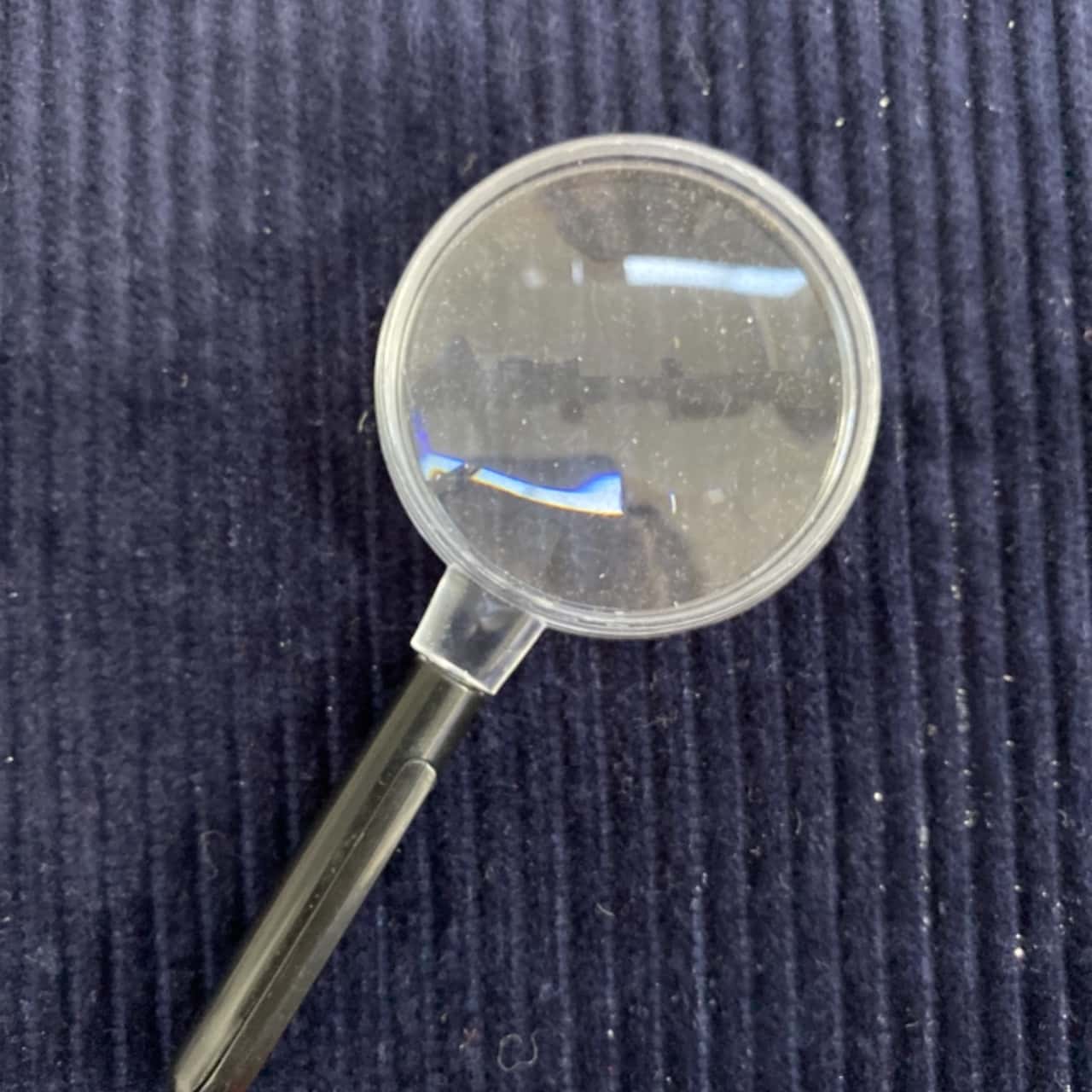 Magnifying Glass with black clip