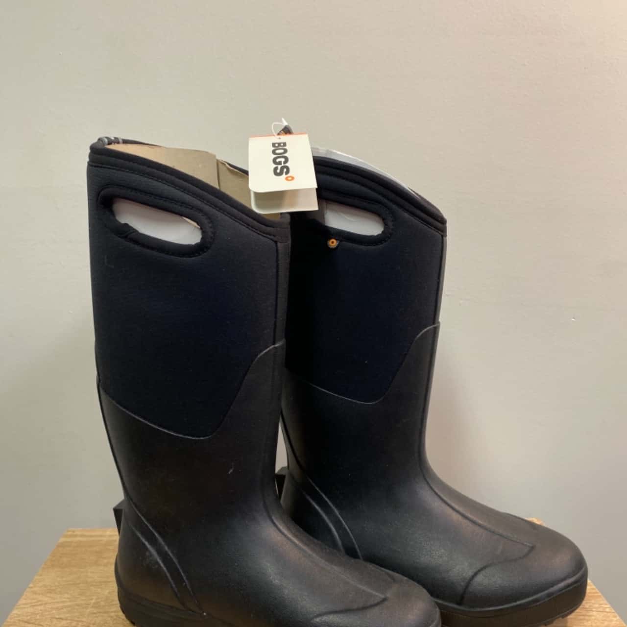 BNWT BOGS Womens WATERPROOF BLACK BOOTS Size 37