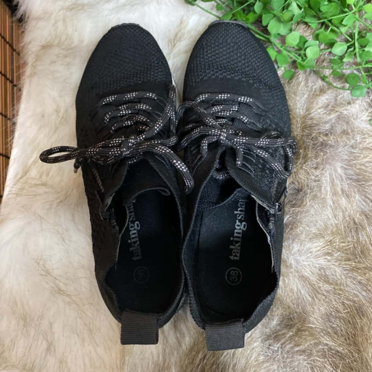 Womens taking shape black runners, size 38, like new(s)