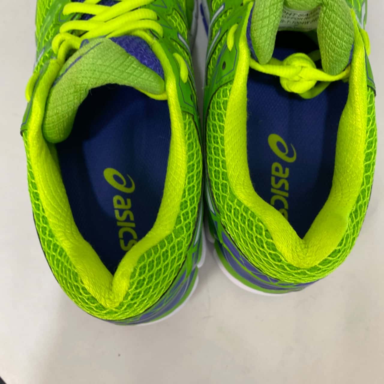 BNWOT Asics Womens FluidRide Size 7 Sneakers / Trainers Green / Yellow