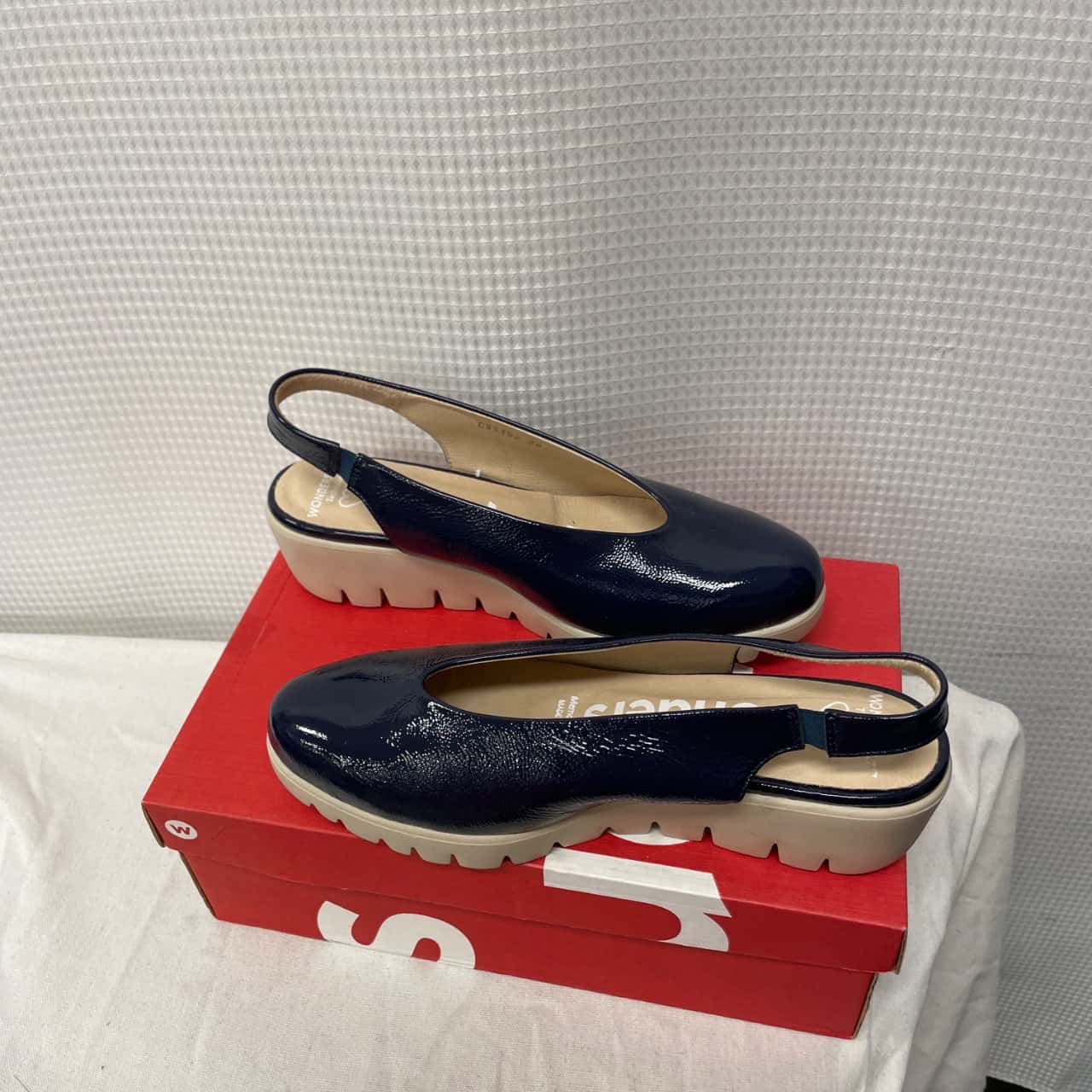 Wonderfly Size 38 Sandals Navy Blue (s)
