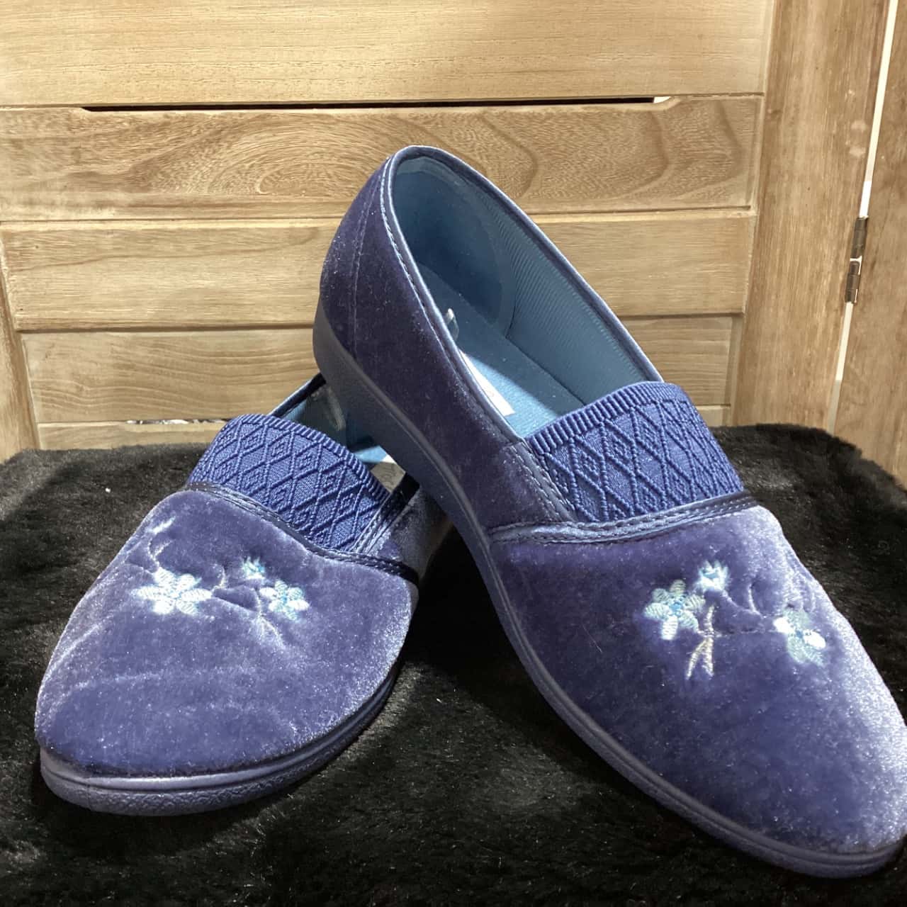 Womens Blue Grosby slippers (s)