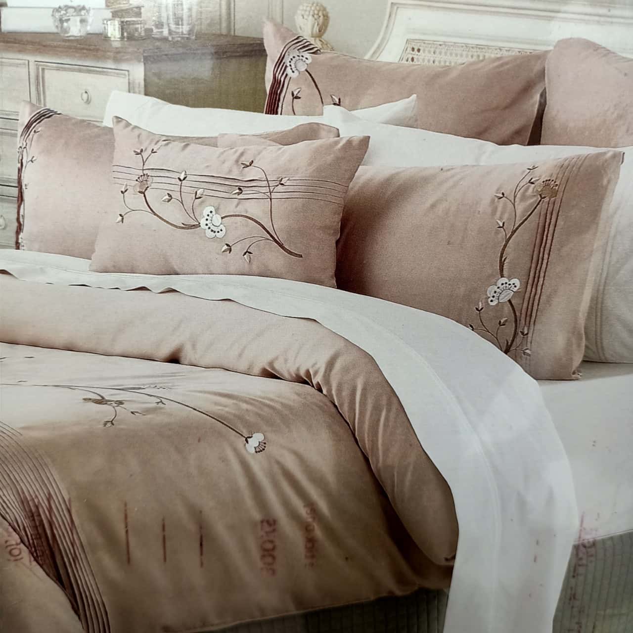 BNWT Actil Queen quilt cover set and two euro pillow cases(s)