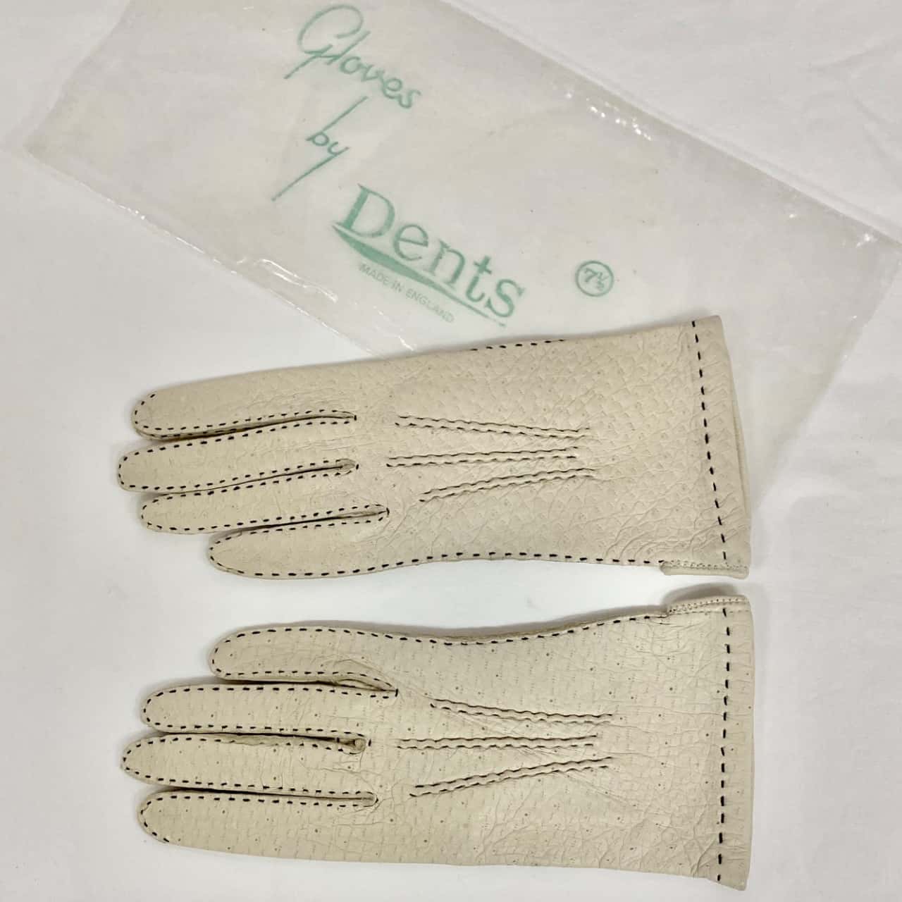 Dent’s England Genuine Hog Skin Size 7.5 Gloves in Original Packaging (s)