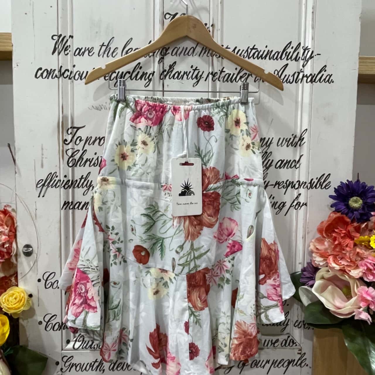 SALE!! GORGEOUS FLORAL RUFFLED HEMLINE SPRING SKIRT!! BNWT!! RRP $59.95 ...