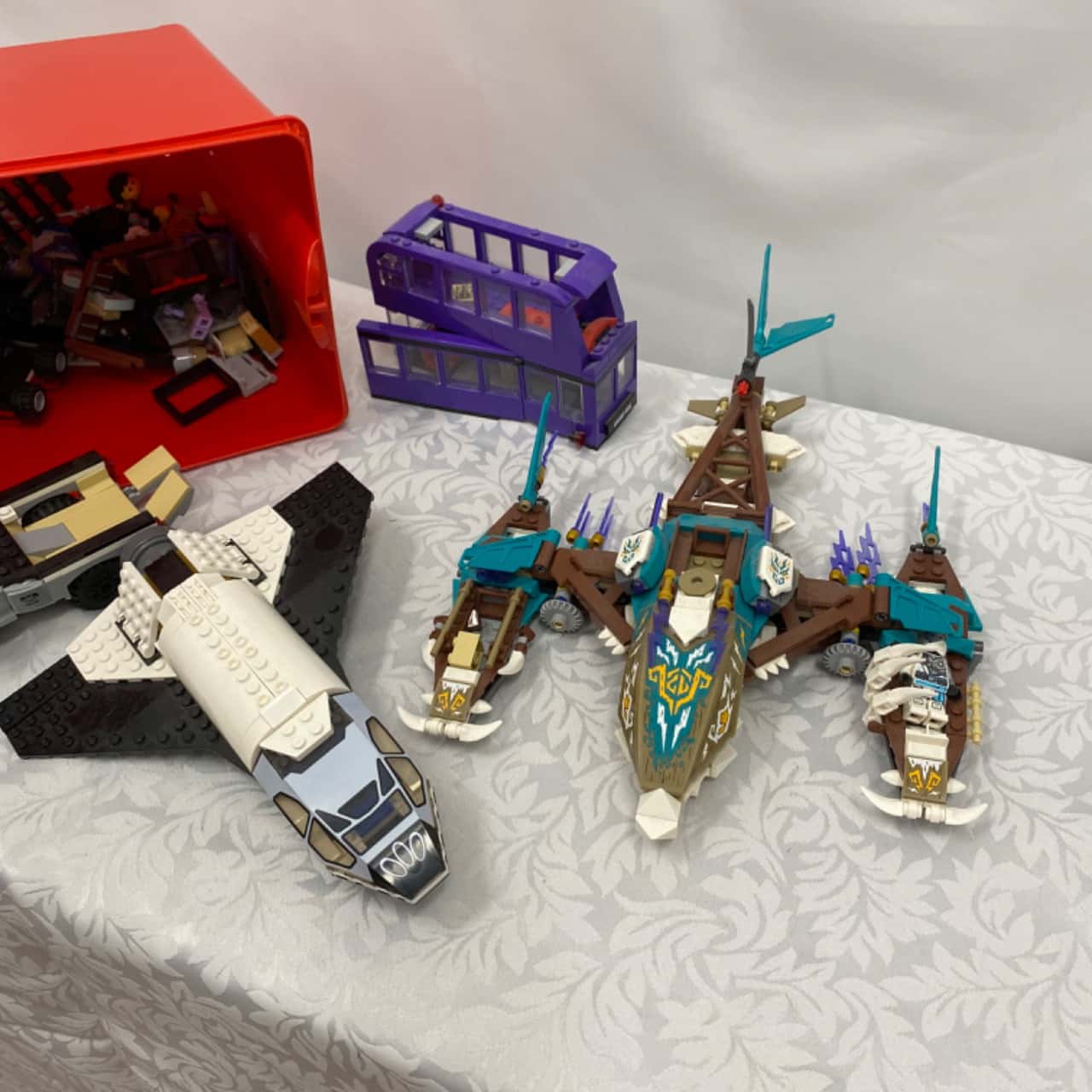 Lego Models and Tub with extra Pieces (s)