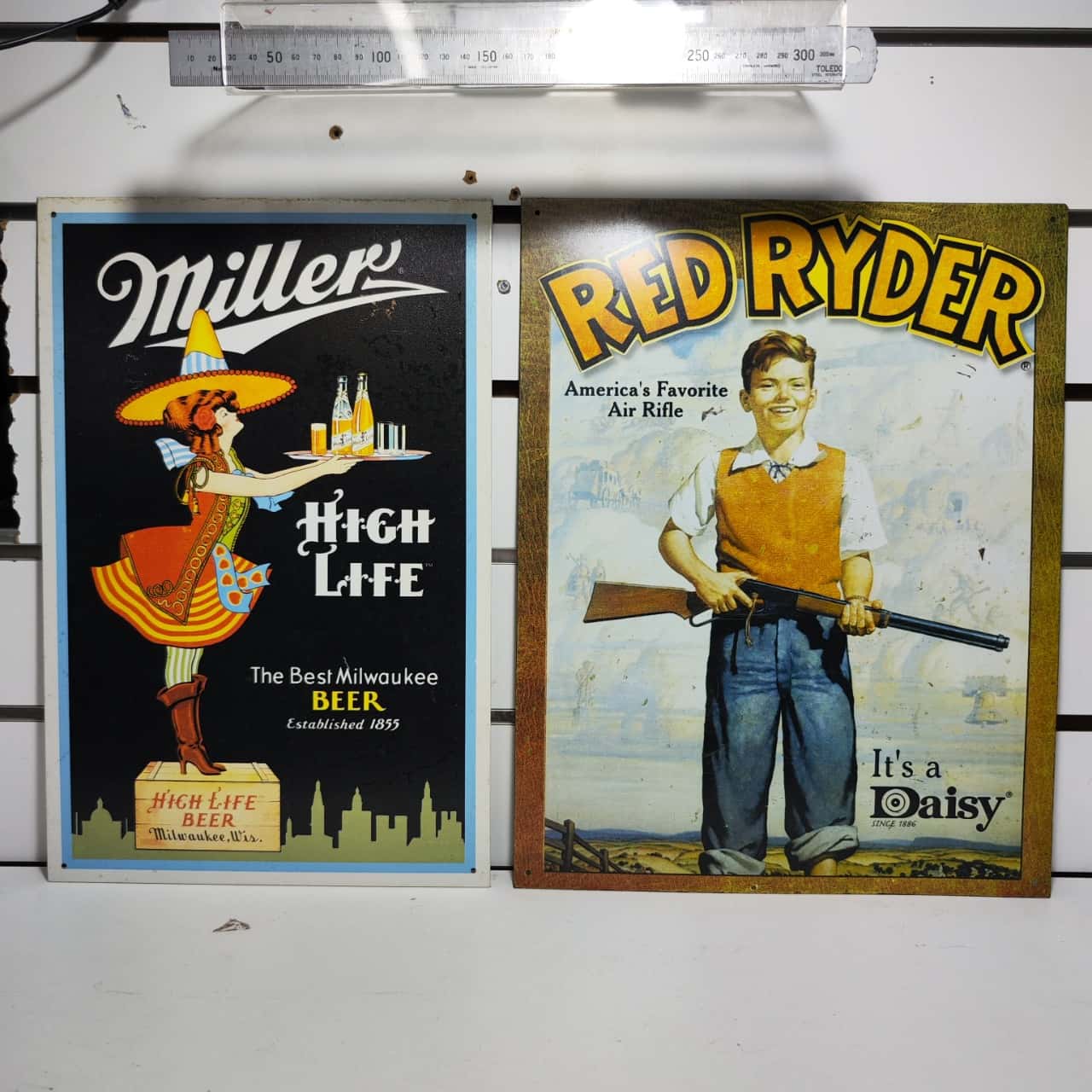 2x Retro Style Signs Like New (s)