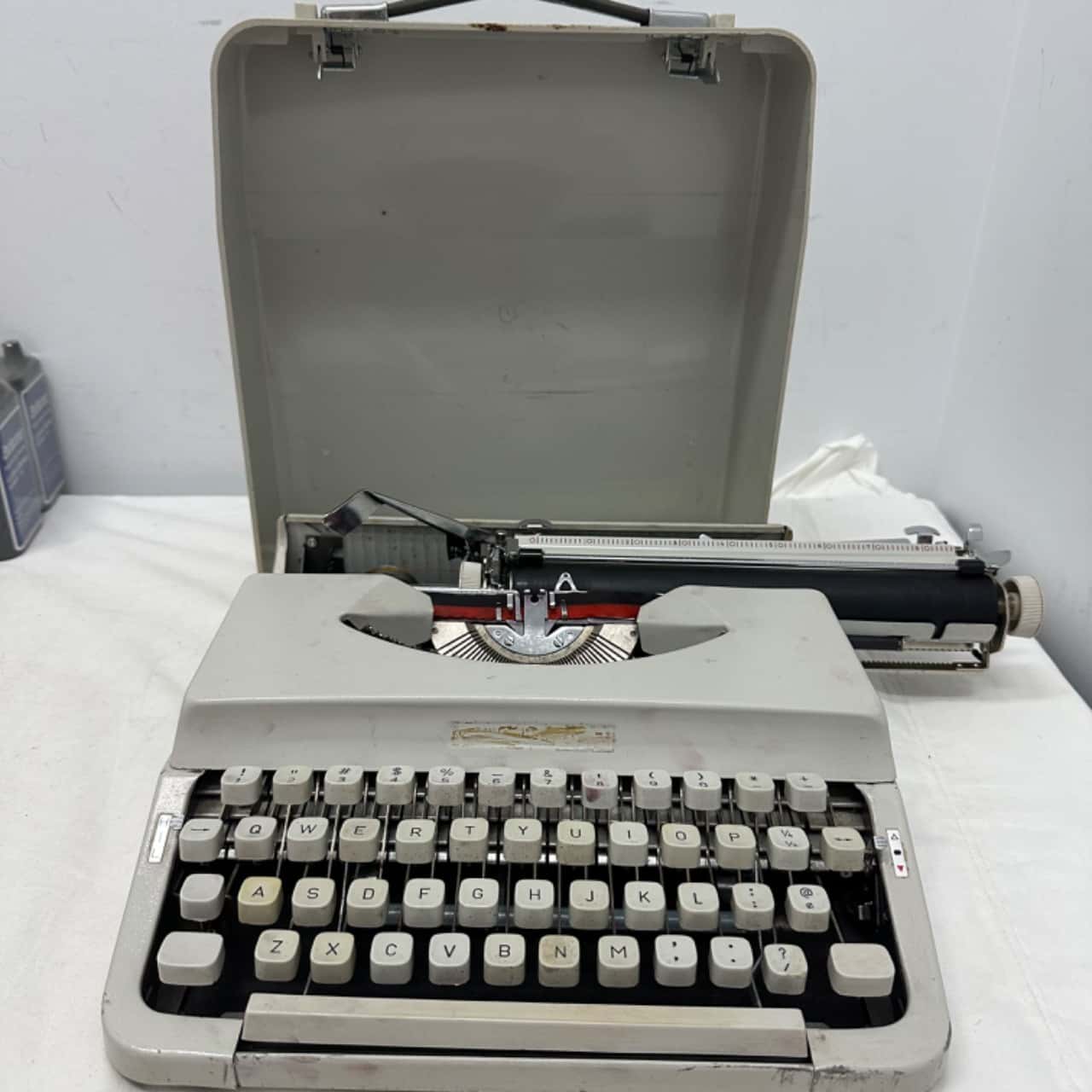 Vintage Manual Typewriter withe Carry Case Lid(s)