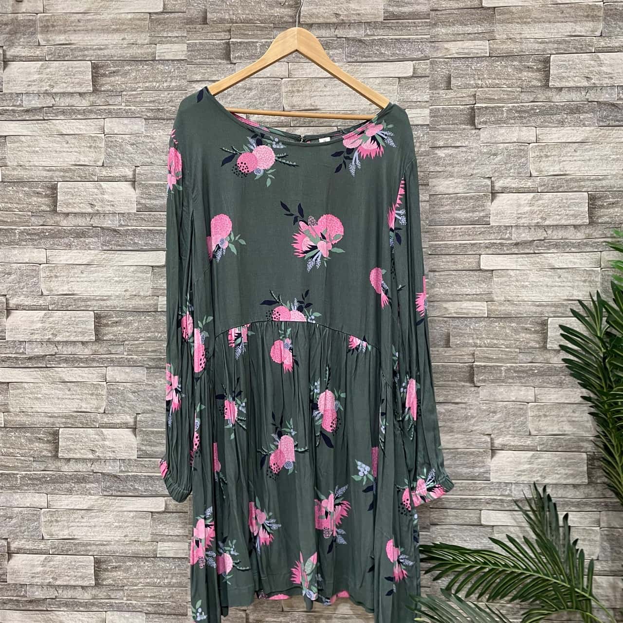 Elm Womens Size 22 Midi Dress Floral / Green (s)