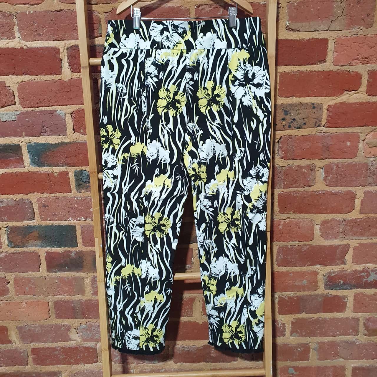 BNWT pingpong Size 12 Floral Pattern Pants(s)
