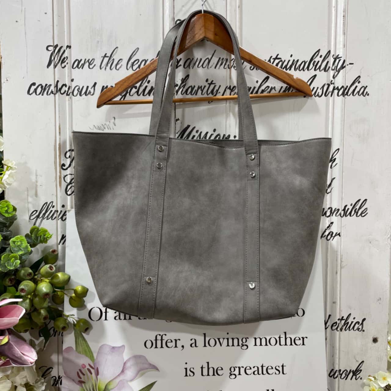 CLEARANCE ITEM!! DESIGNER BRAND!! MARIKAI BRAND!! Womens HANDBAG / TOTE ...