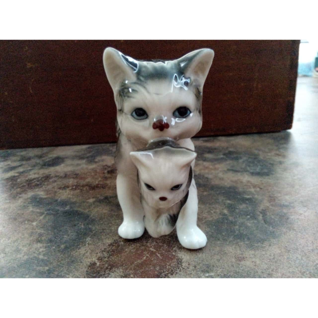 WARNING! Adorableness Overload! Cat with Kitten in Mouth - Greyee(s)