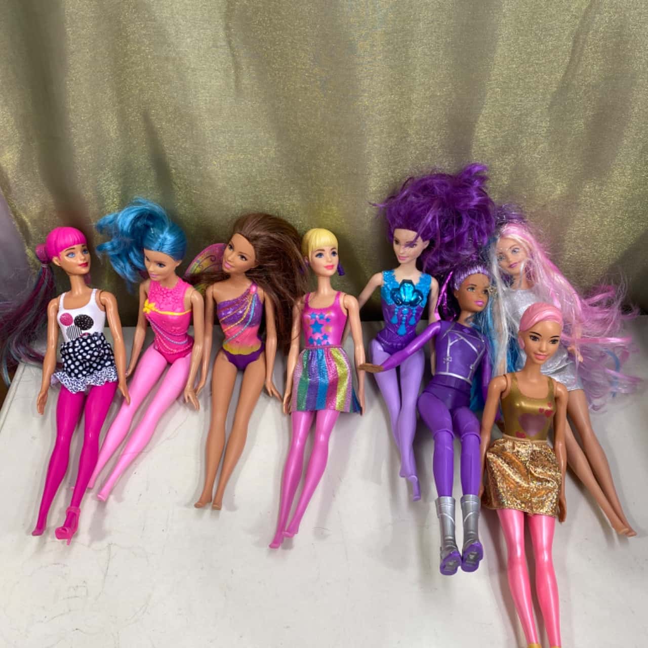 Assorted barbies x8 (2)(s)