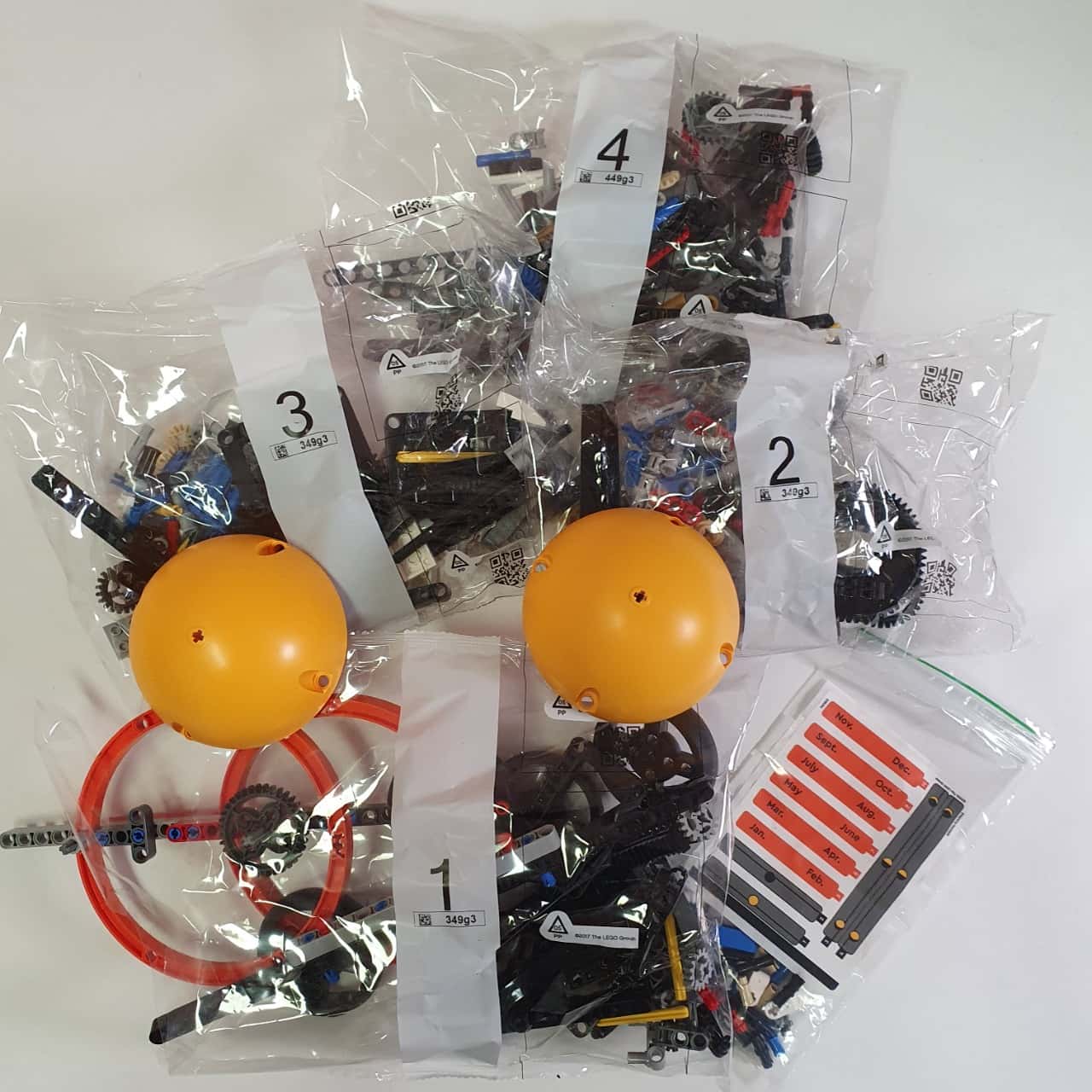 Lego Technic 42179 Planet Earth and Moon in Orbit - Incomplete