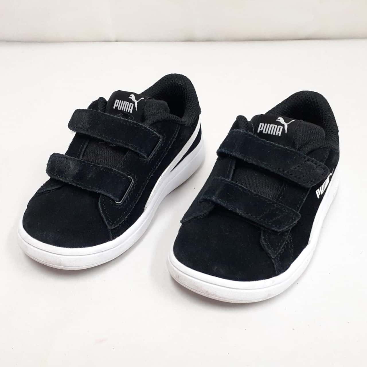 Puma Kids Black sneakers size 7(s)