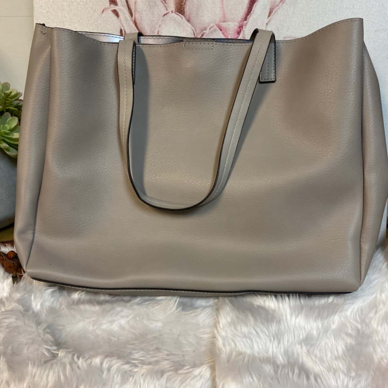 New Grey Laura Jones Tote Bag (s) - New Without Tags | Salvos Stores