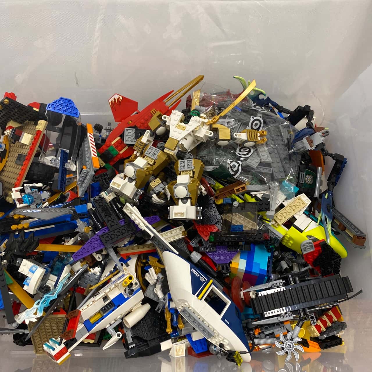 Assorted LEGOs (s)