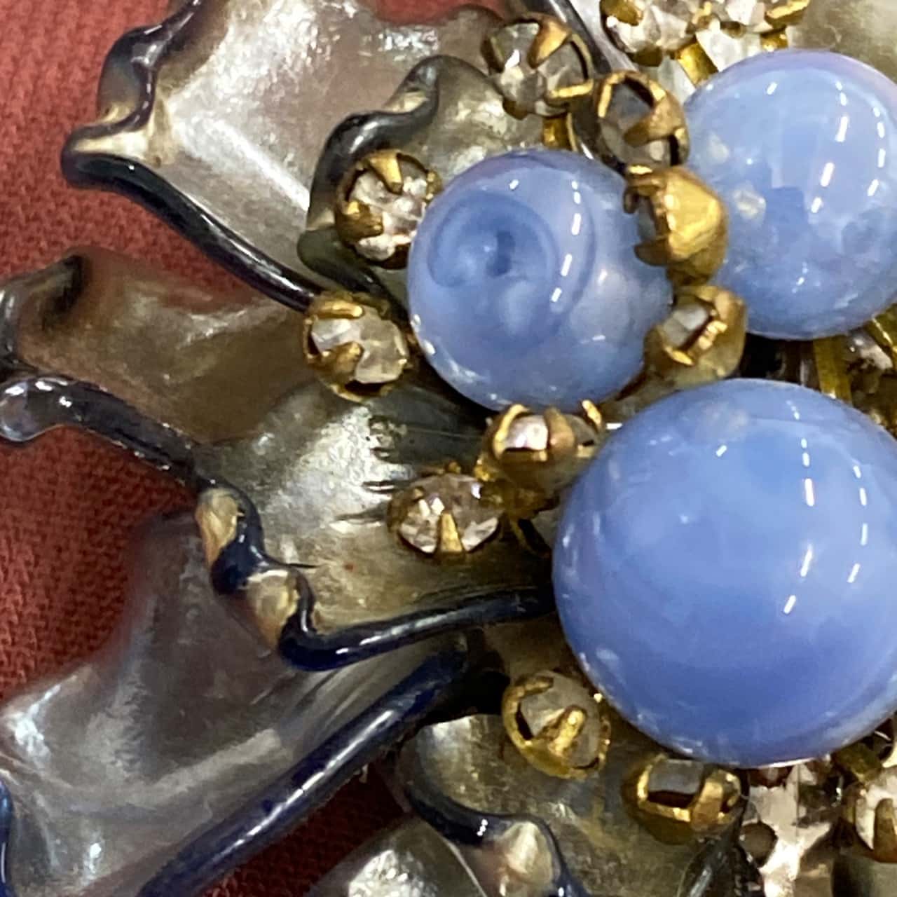 Womens vintage floral Brooch. 5cm(s)