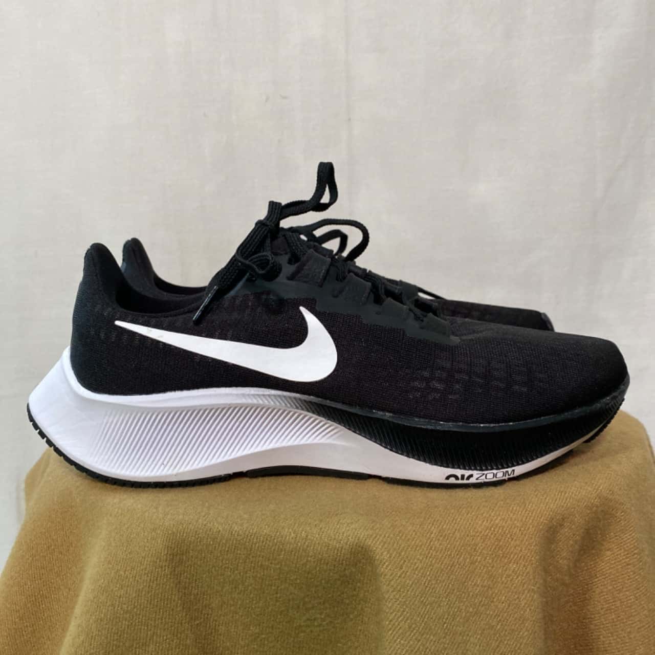 Nike Air Zoom Pegasus 37 Size 39 Black & White Runners(s)