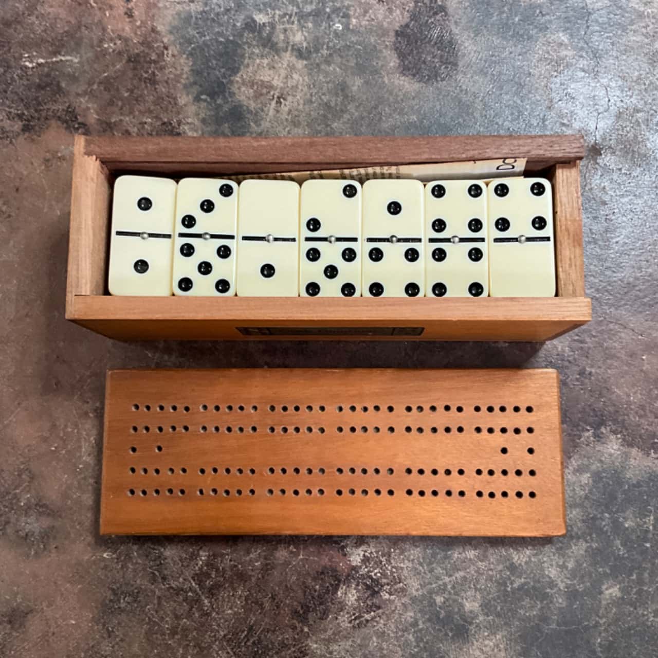 Waddingtons Ivory Finish Club Dominoes (s)