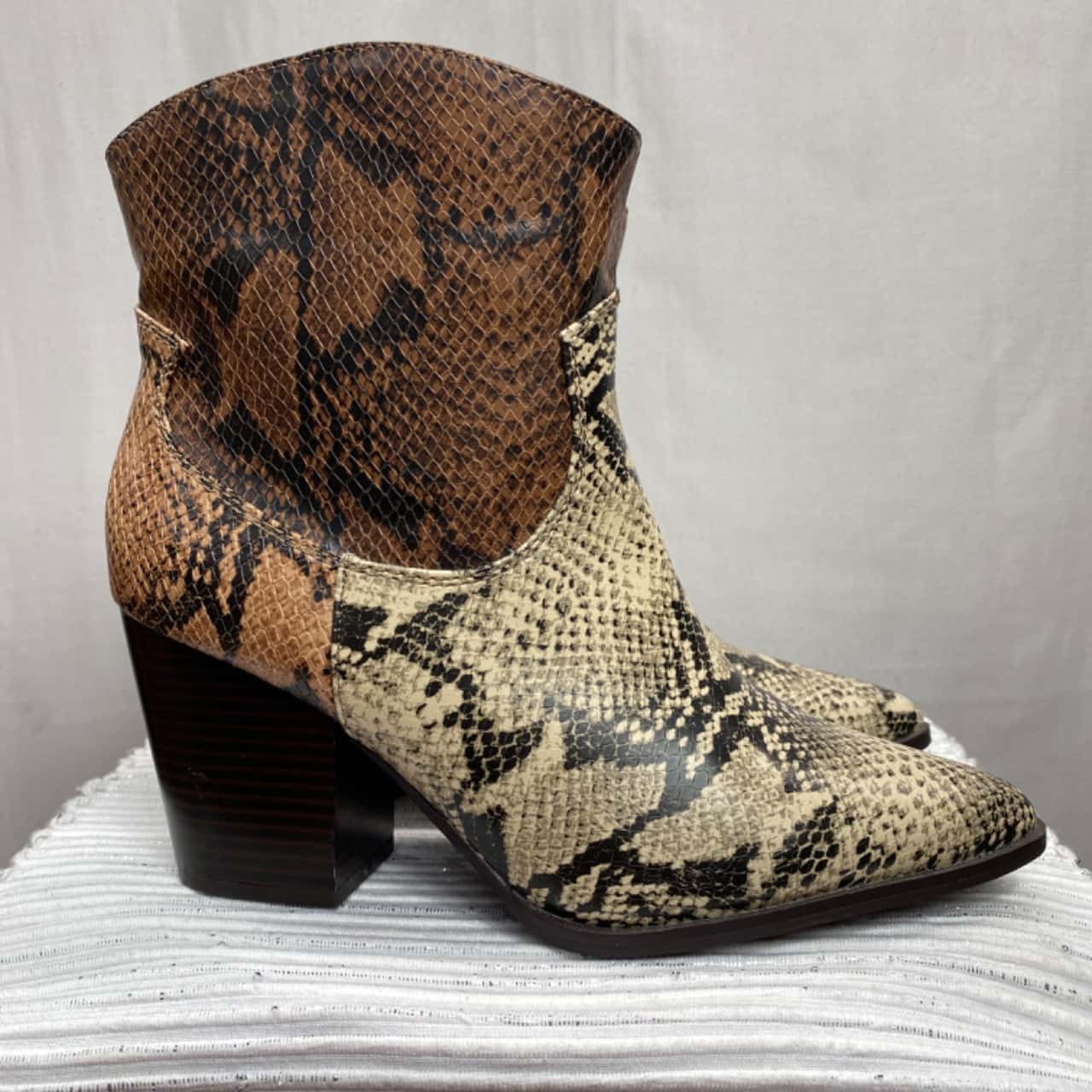 Women's Pied A Terre Size 10 Animal Reptile Print Brown Boots