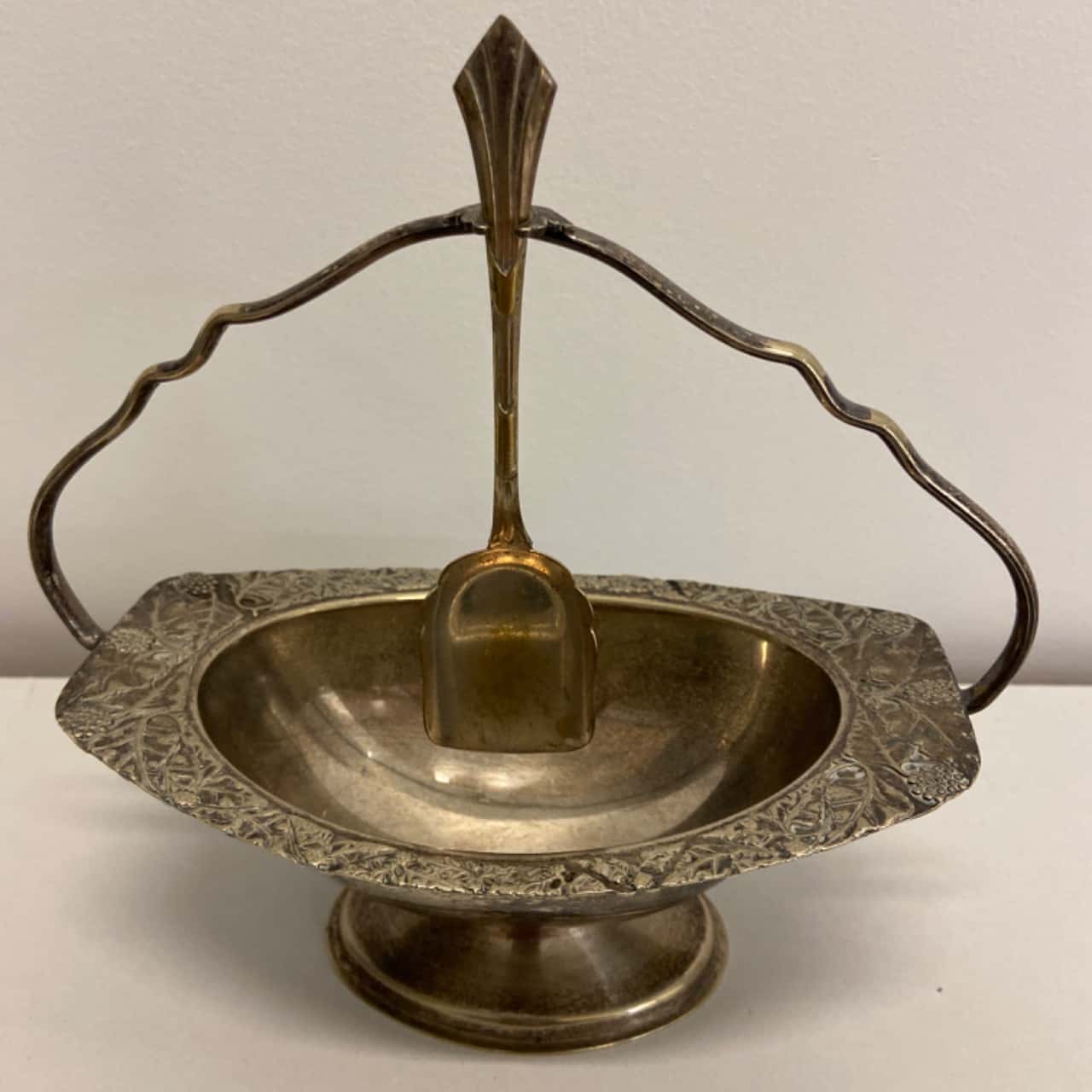 Marlborough by paramount Silver plated serving bowl with spoon