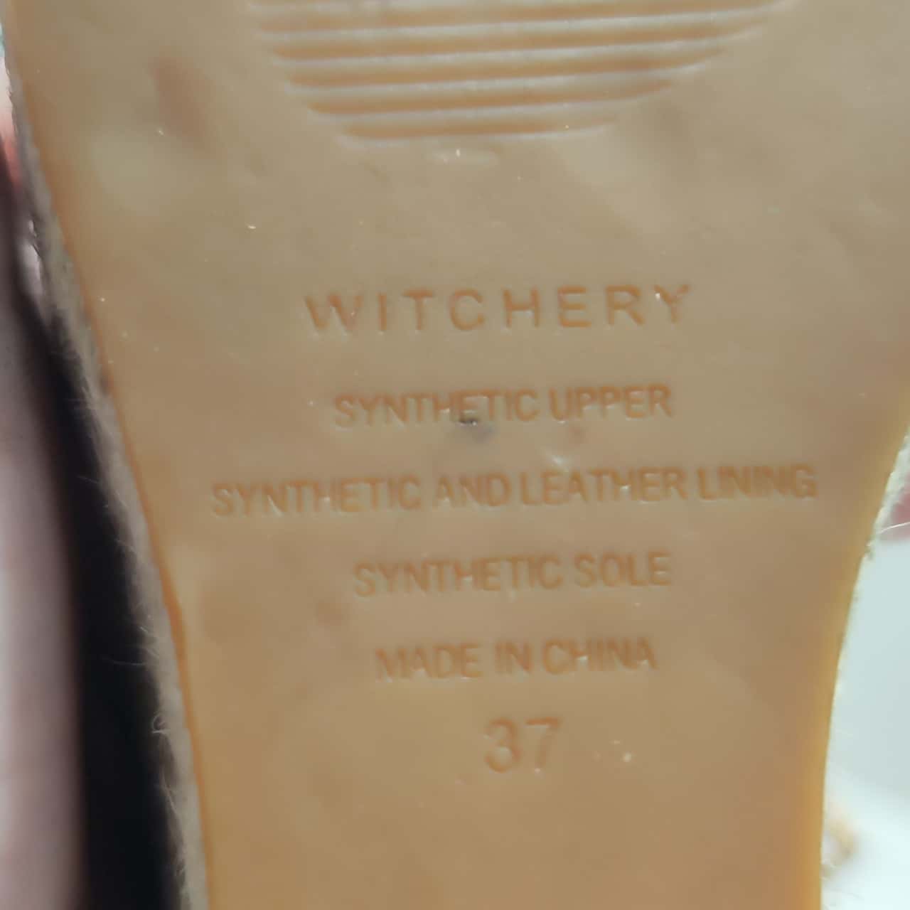 Womens Size 37 Witchery Wedge shoes (s)