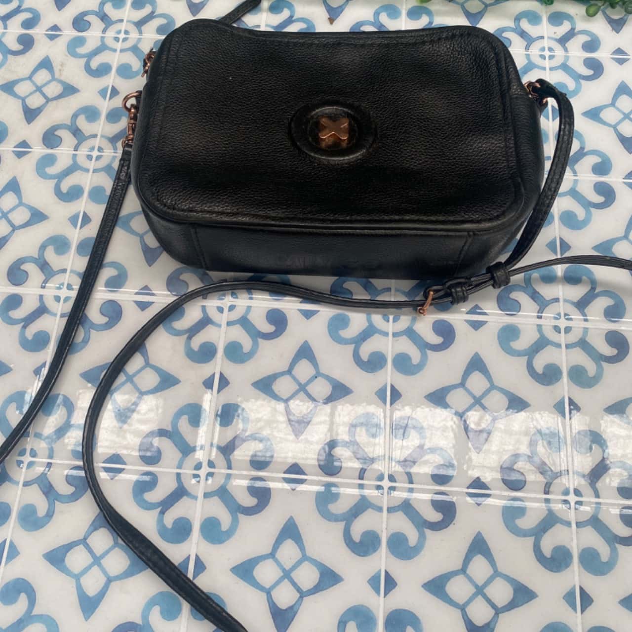 Mimco blsck crossbody (s)