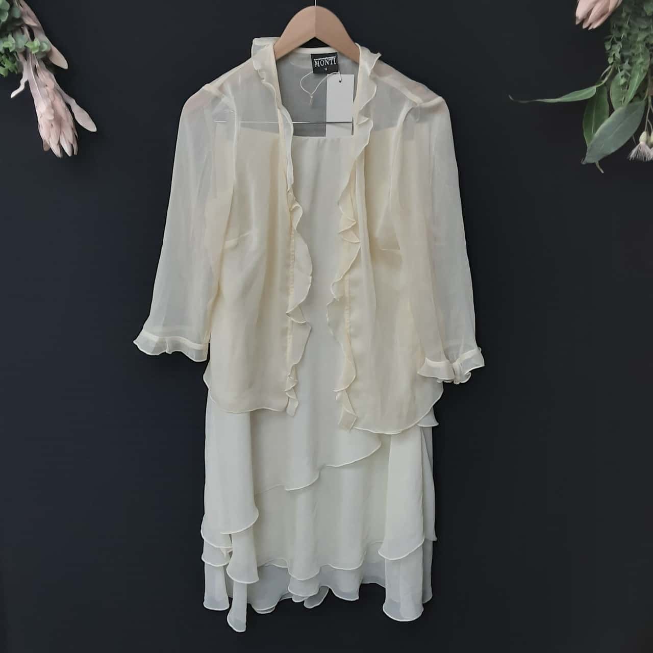 Monti Womens Size 12 Off White outfit(s)