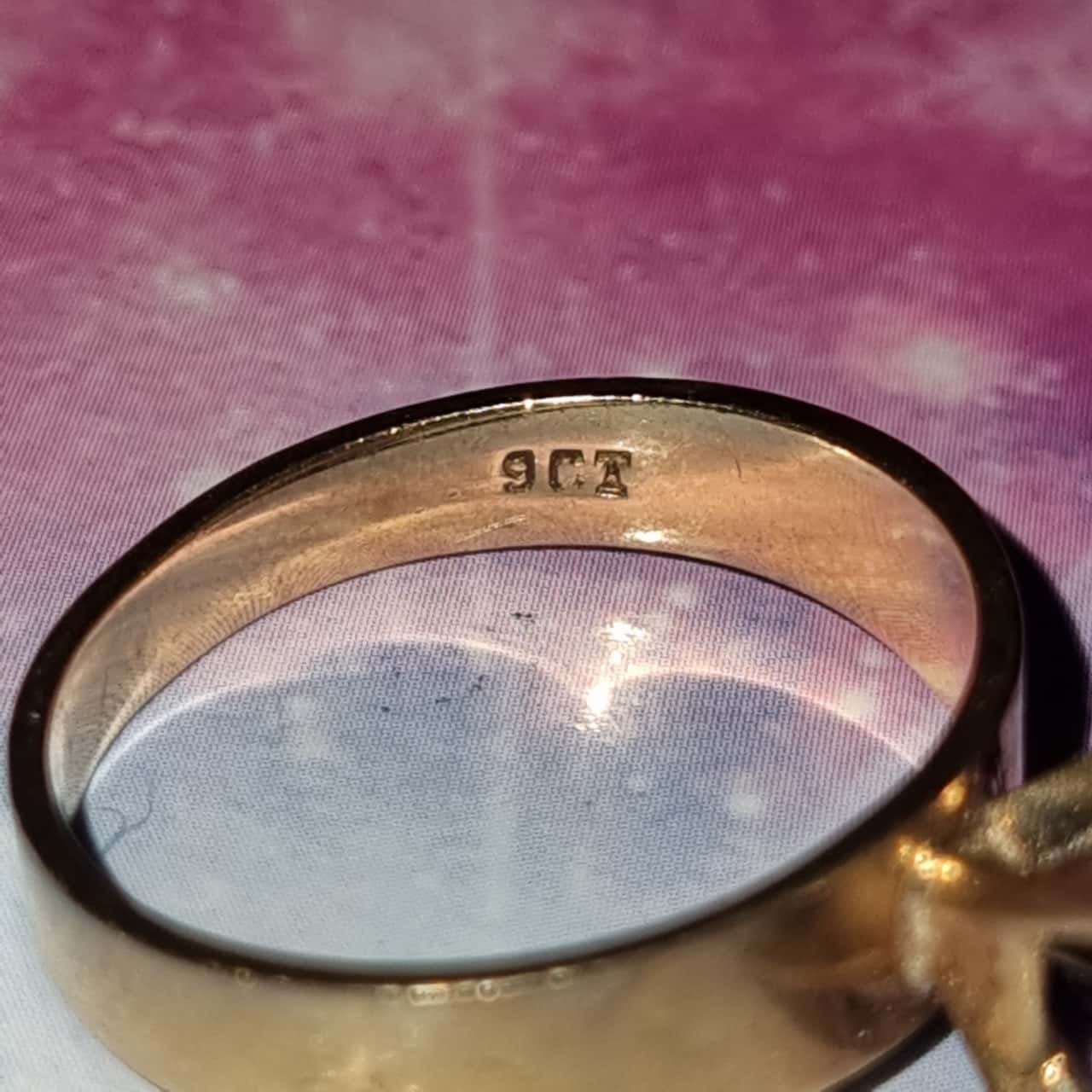 Womens 9ct Gold ring - 375 - 3.9 grams(s)