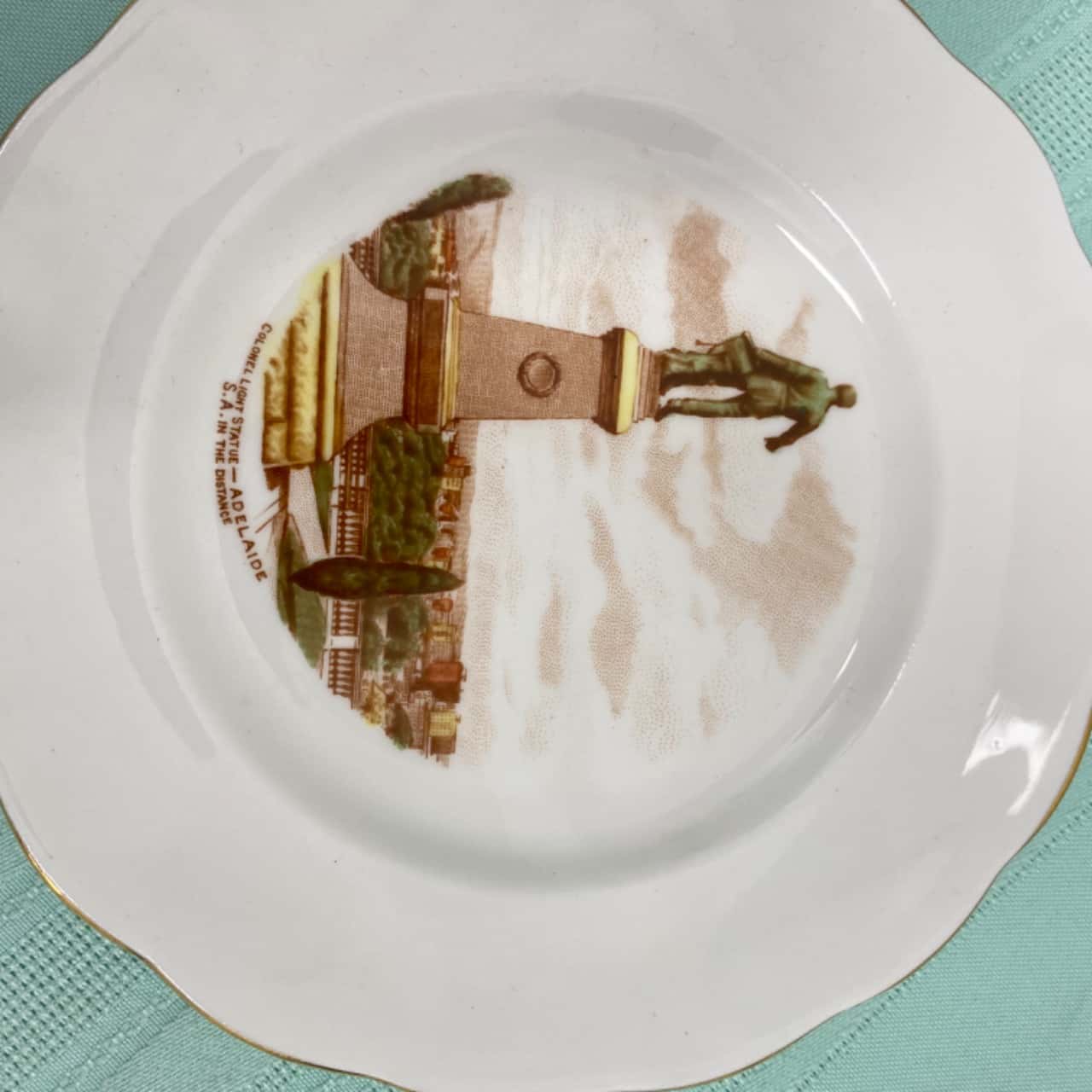 Royal standard *2 colonel Light statue dishes