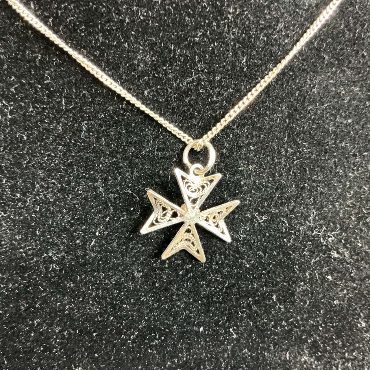 925 Sterling Silver Maltese Cross Pendant on Silver Chain (s)