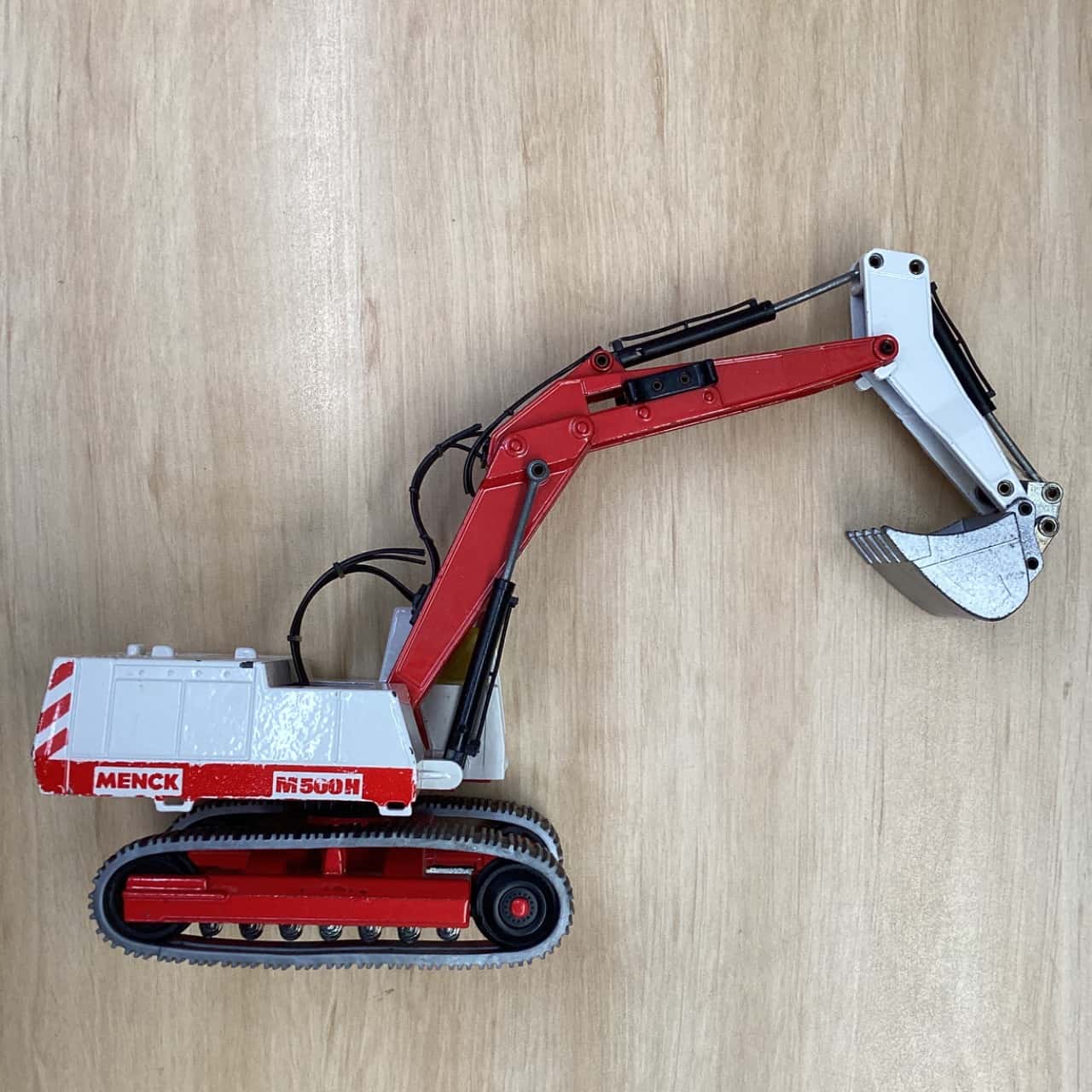 Menck M500H Track Backhoe Siku (s)