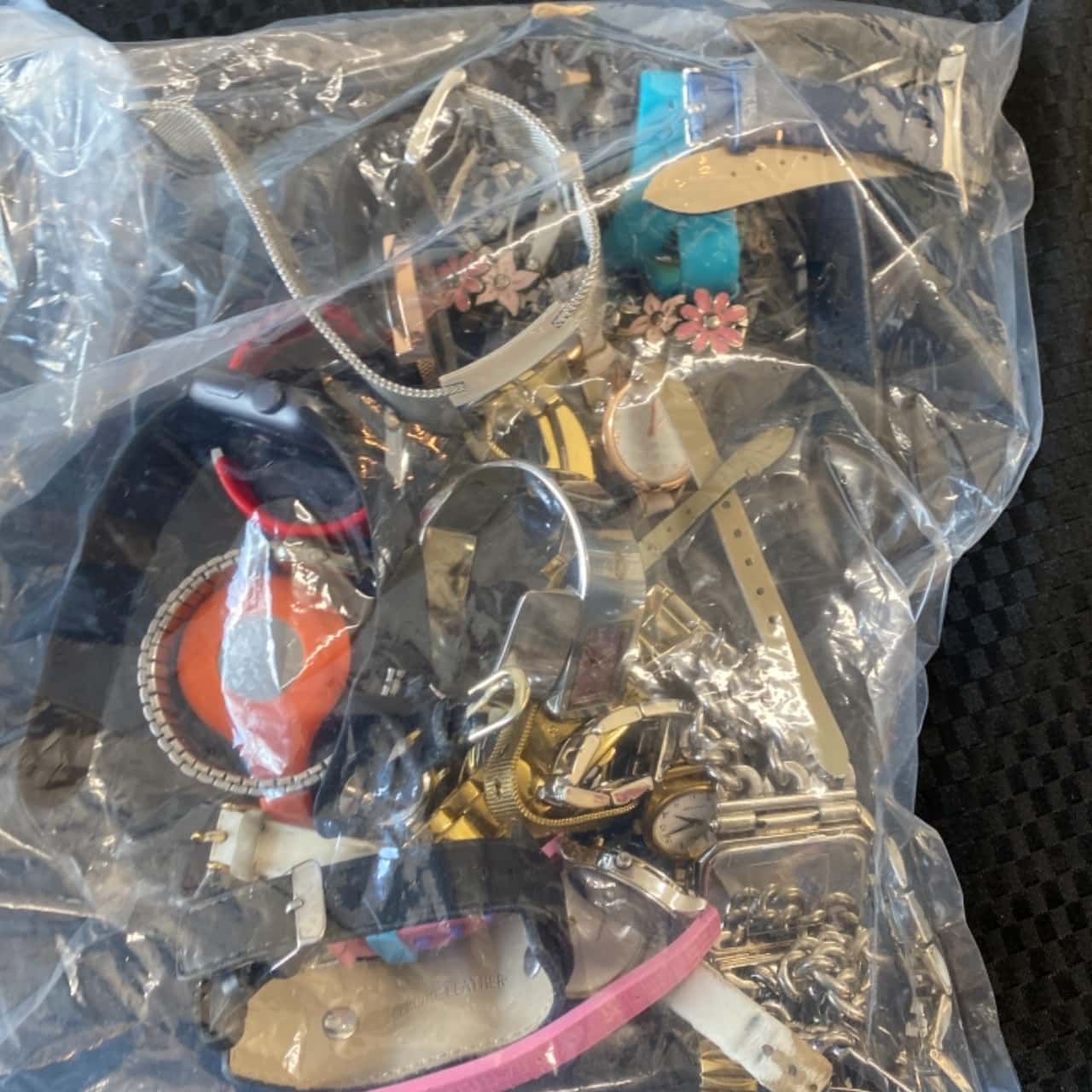 1 KG Bag Of Broken Assorted Watches (s)