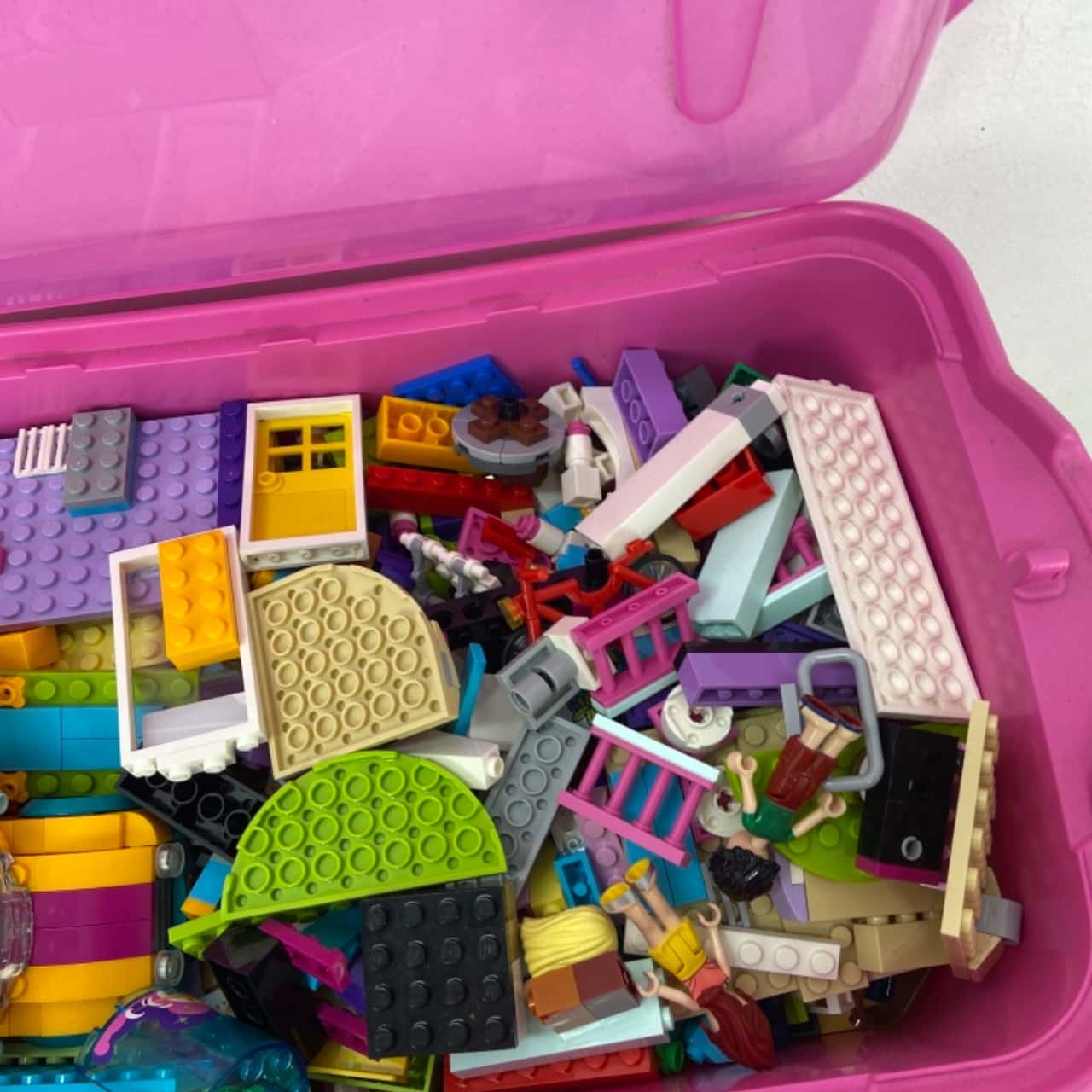 2Kg Lego Assortment with Box(s)