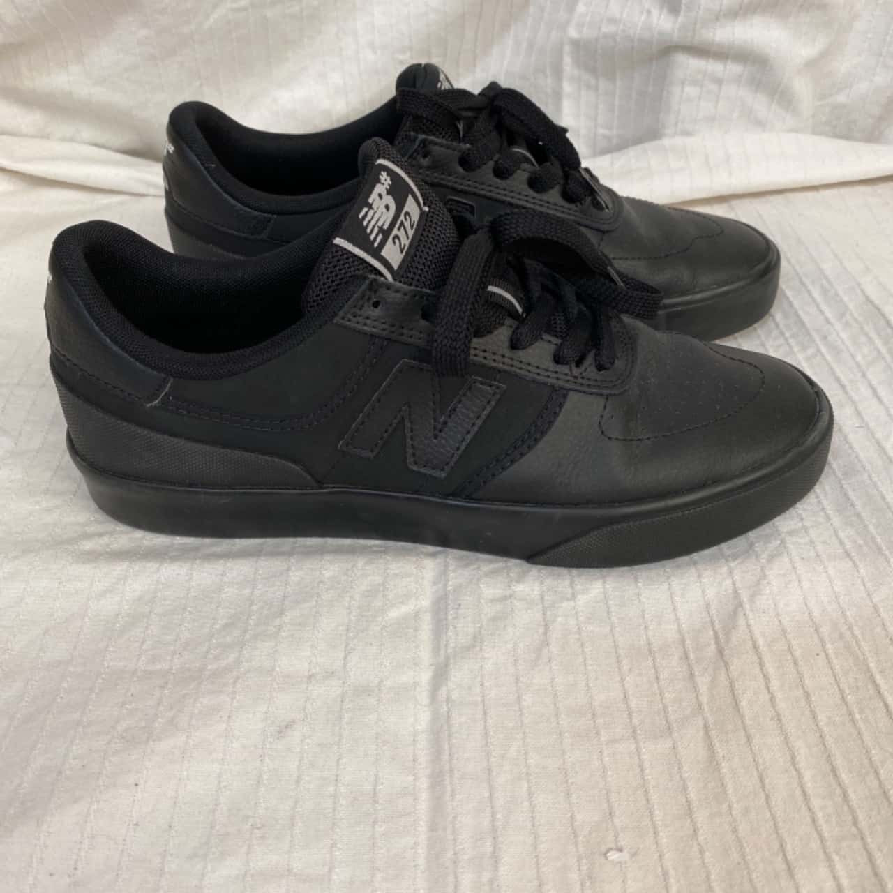 New Balance Mens Size 7 US Black 272 shoe(s)