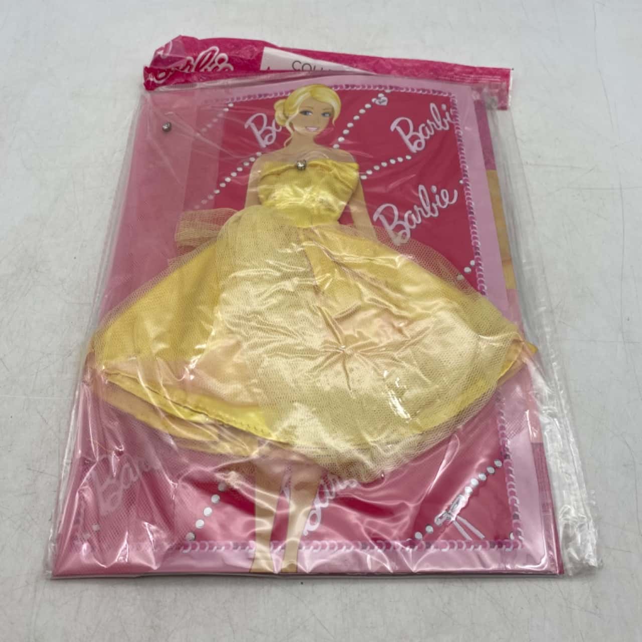 Barbie Collection Magazine & Outfit Belgium