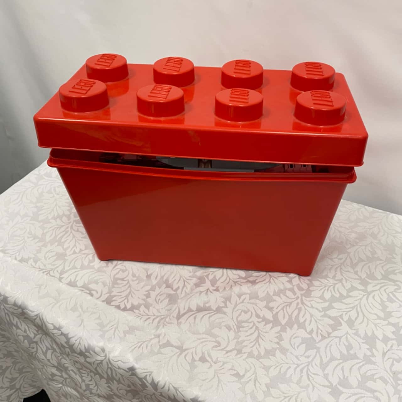 Lego Models and Tub with extra Pieces (s)