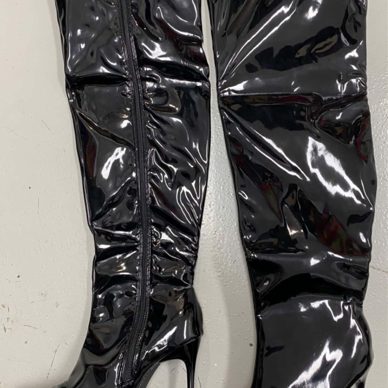 As New Womens Black Vinyl/PVC Thigh High Stiletto Size US 8.5 Boots