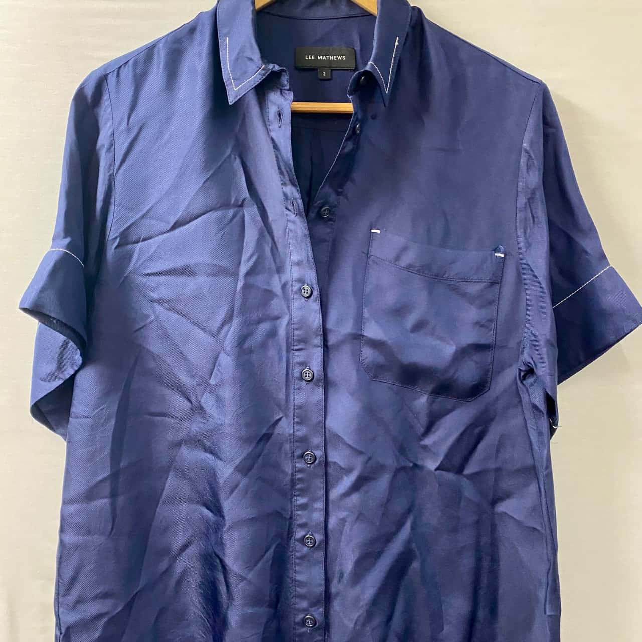 Lee Mathews Womens Size 2 Short Sleeve Shirt