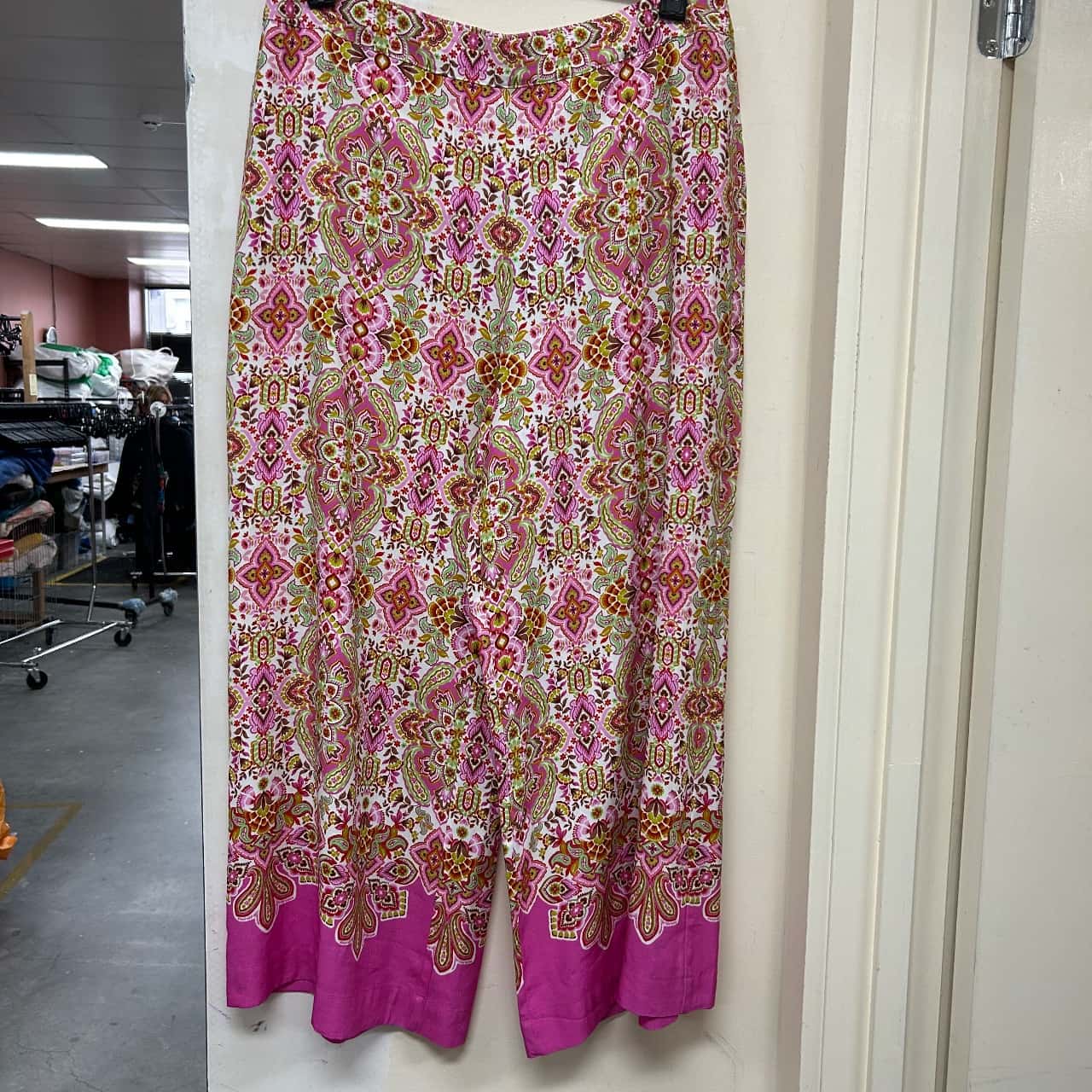 BLUE ILLUSION BEAUTIFUL PANTS. SIZE XL