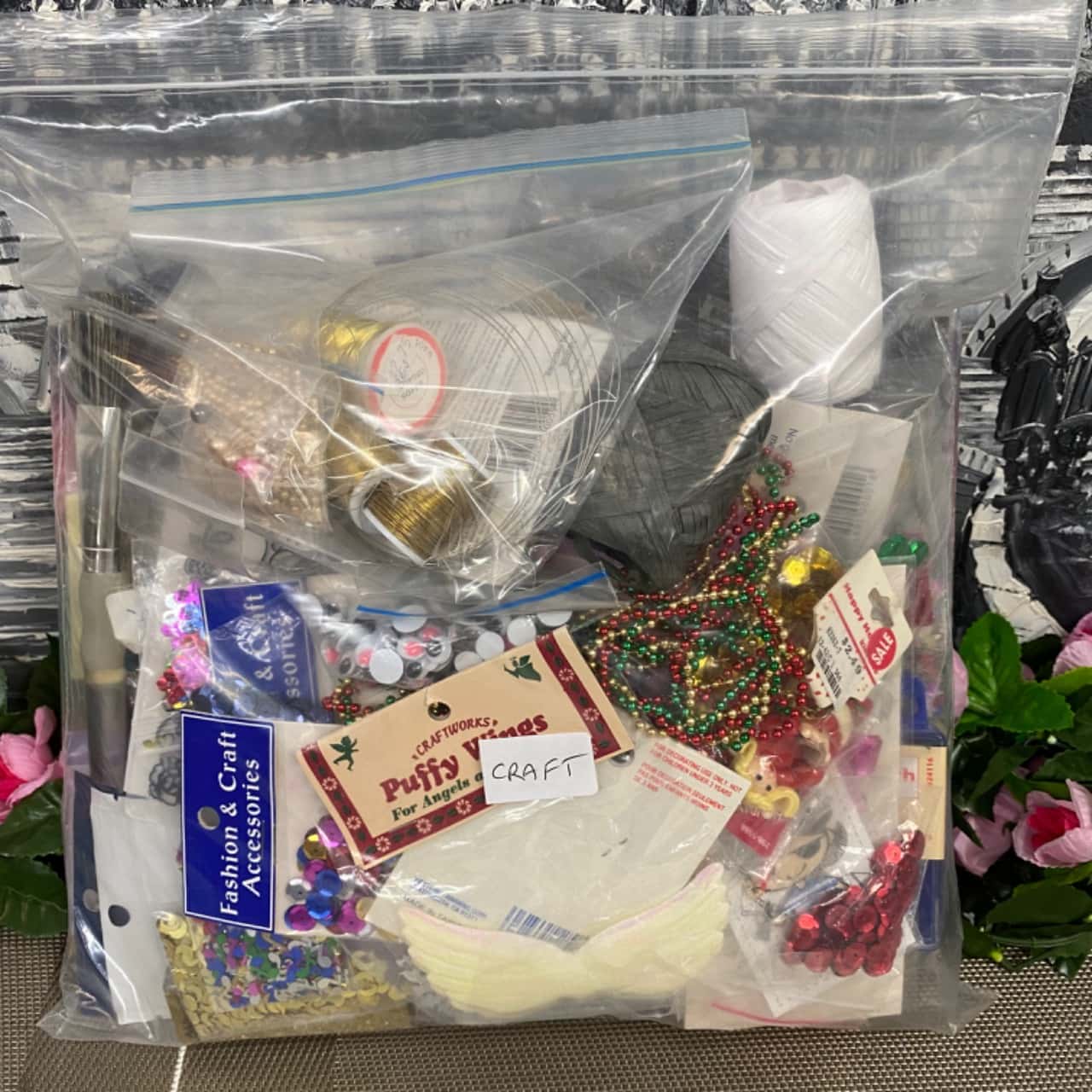 Asstd bag of craft items (s)