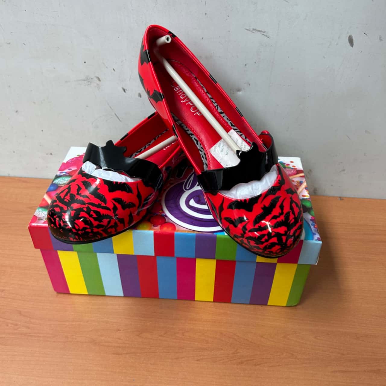 Candy Pop Womens Size 5 Red bat flats (s)