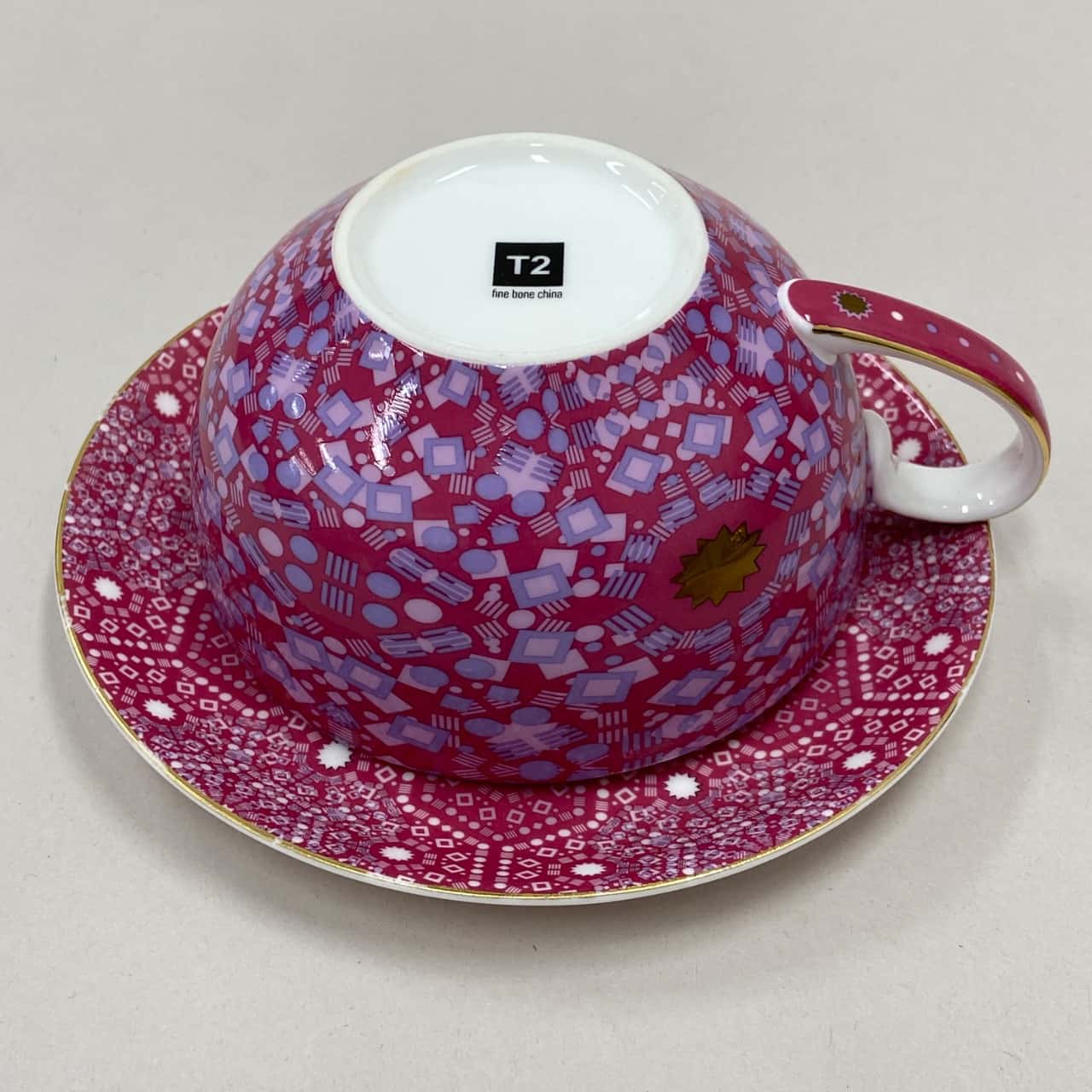 T2 - Fine Bone China - Cup and Saucer Set with Gold Trim