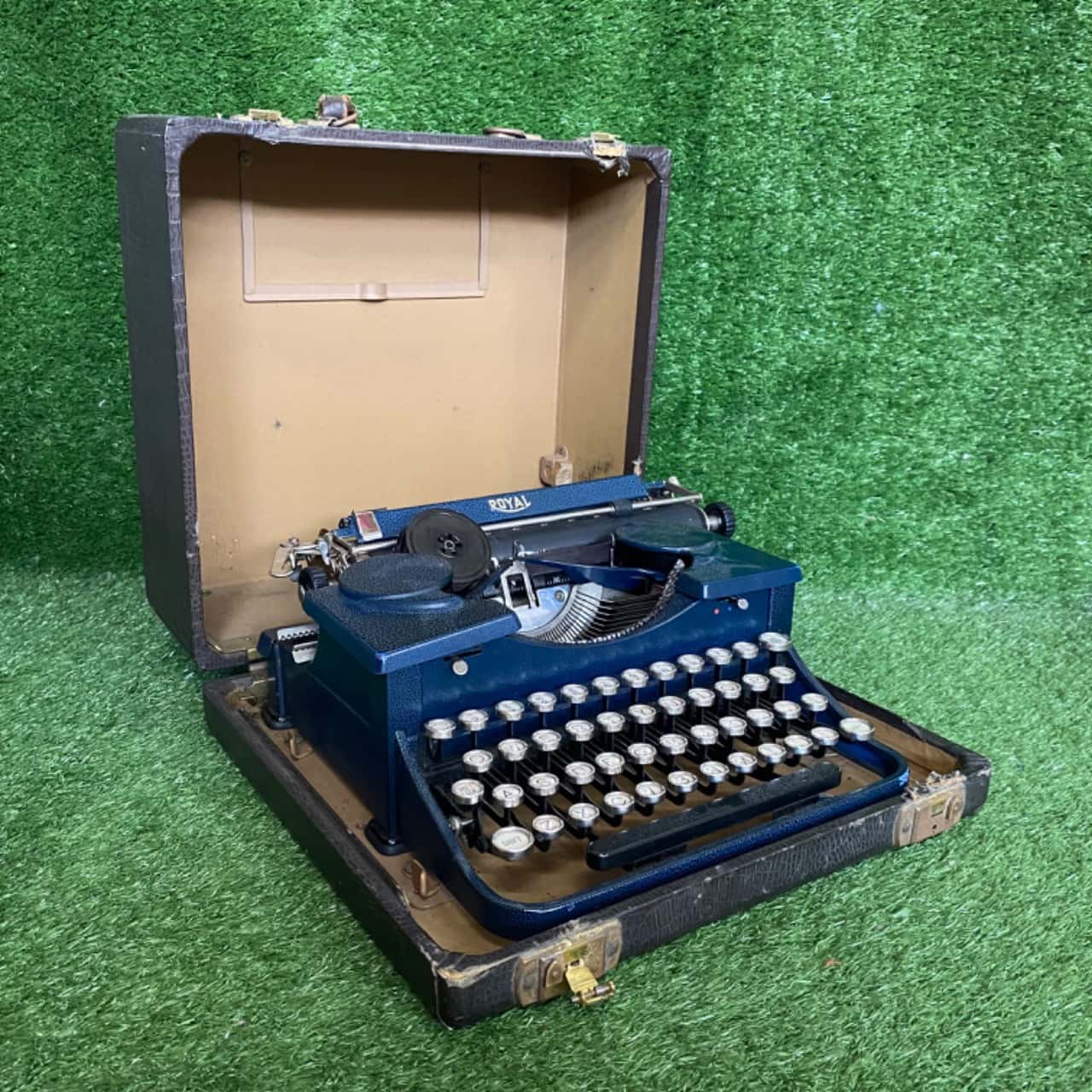 Vintage Royal Pincombe Typewriter (s)